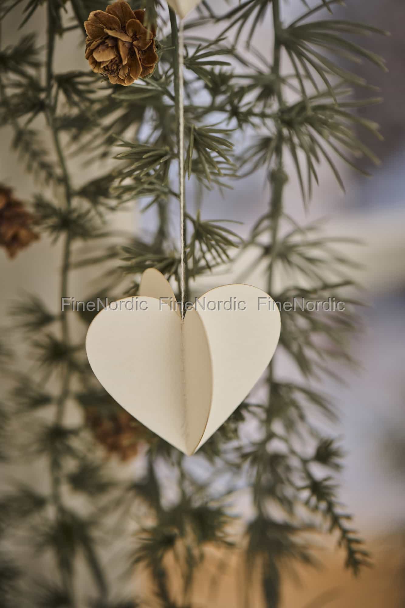 Ib Laursen String with 12 Hearts 3-Dimensional White