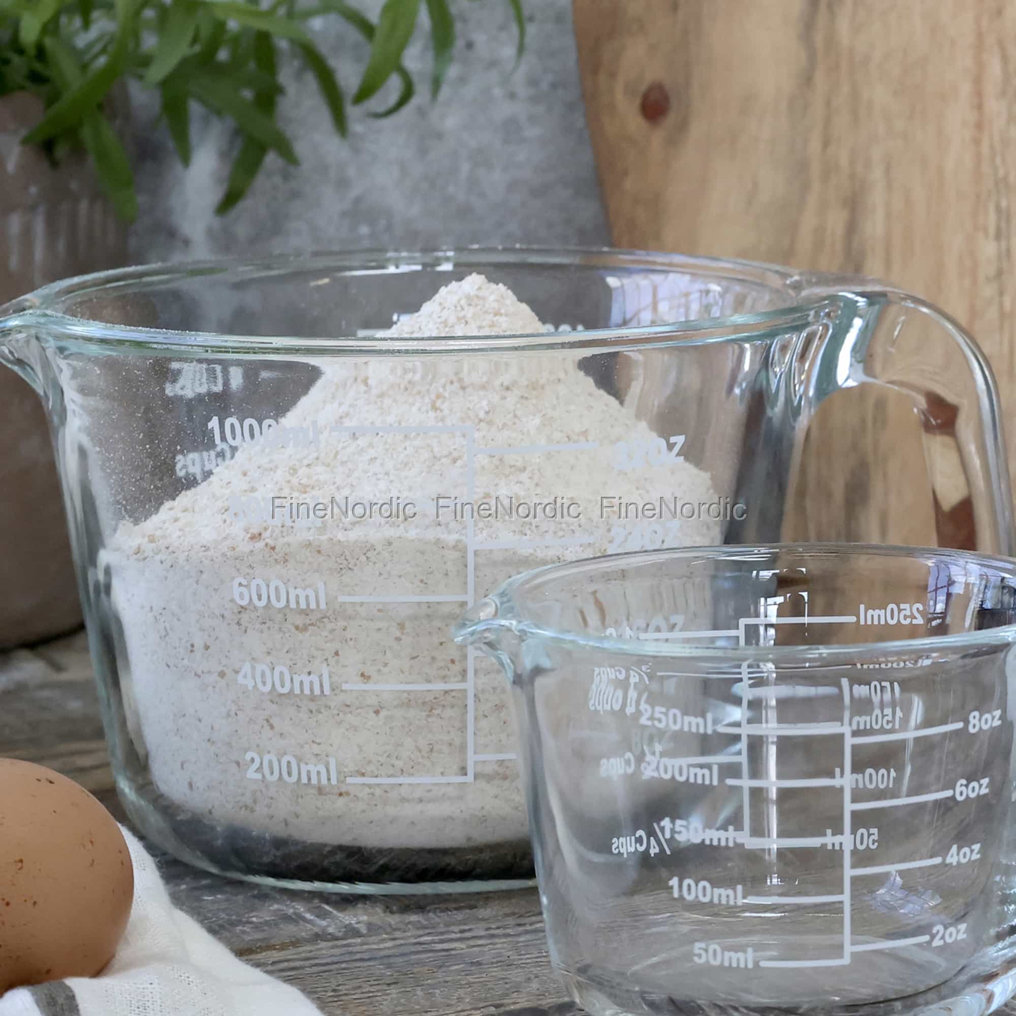 Chic Antique Jug with Measuring Scale 1000 ml